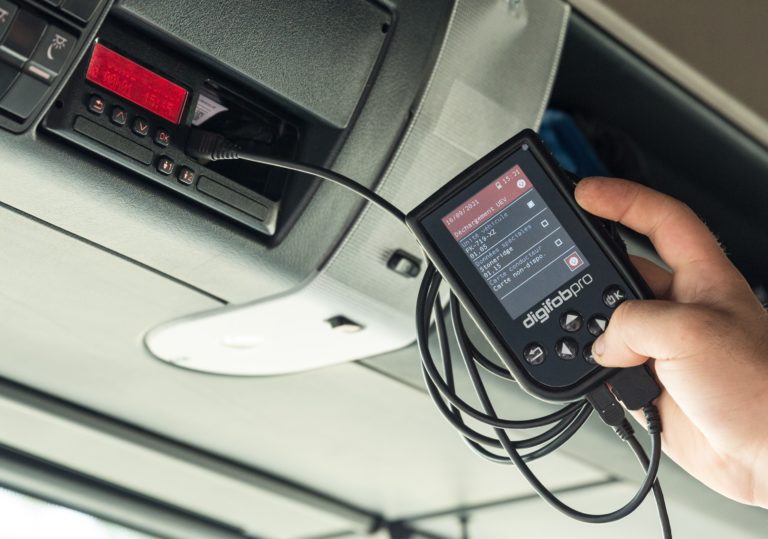 Comment télécharger un tachygraphe numérique et une carte conducteur ...